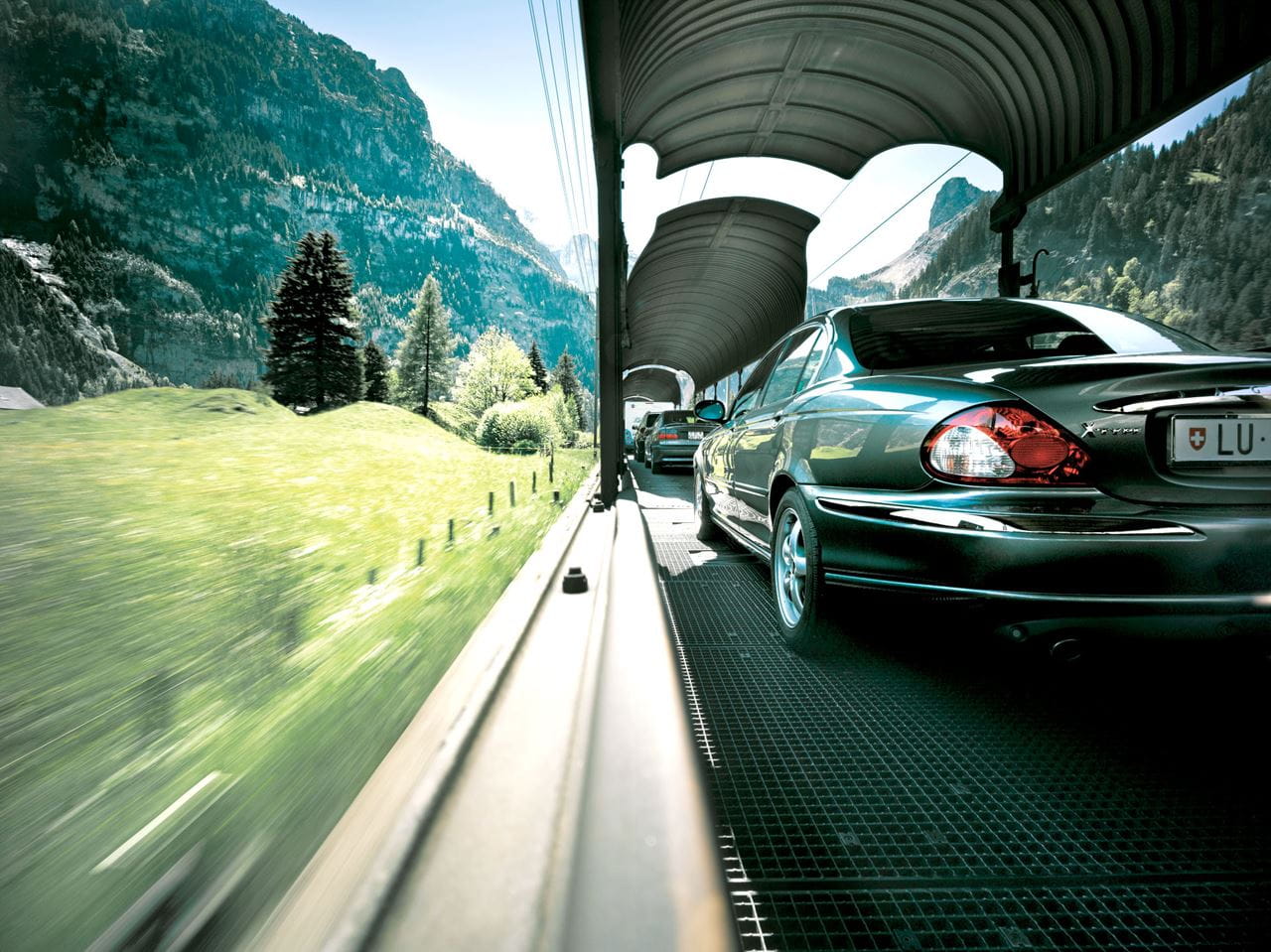 Auto im Reisezug - BLS AG