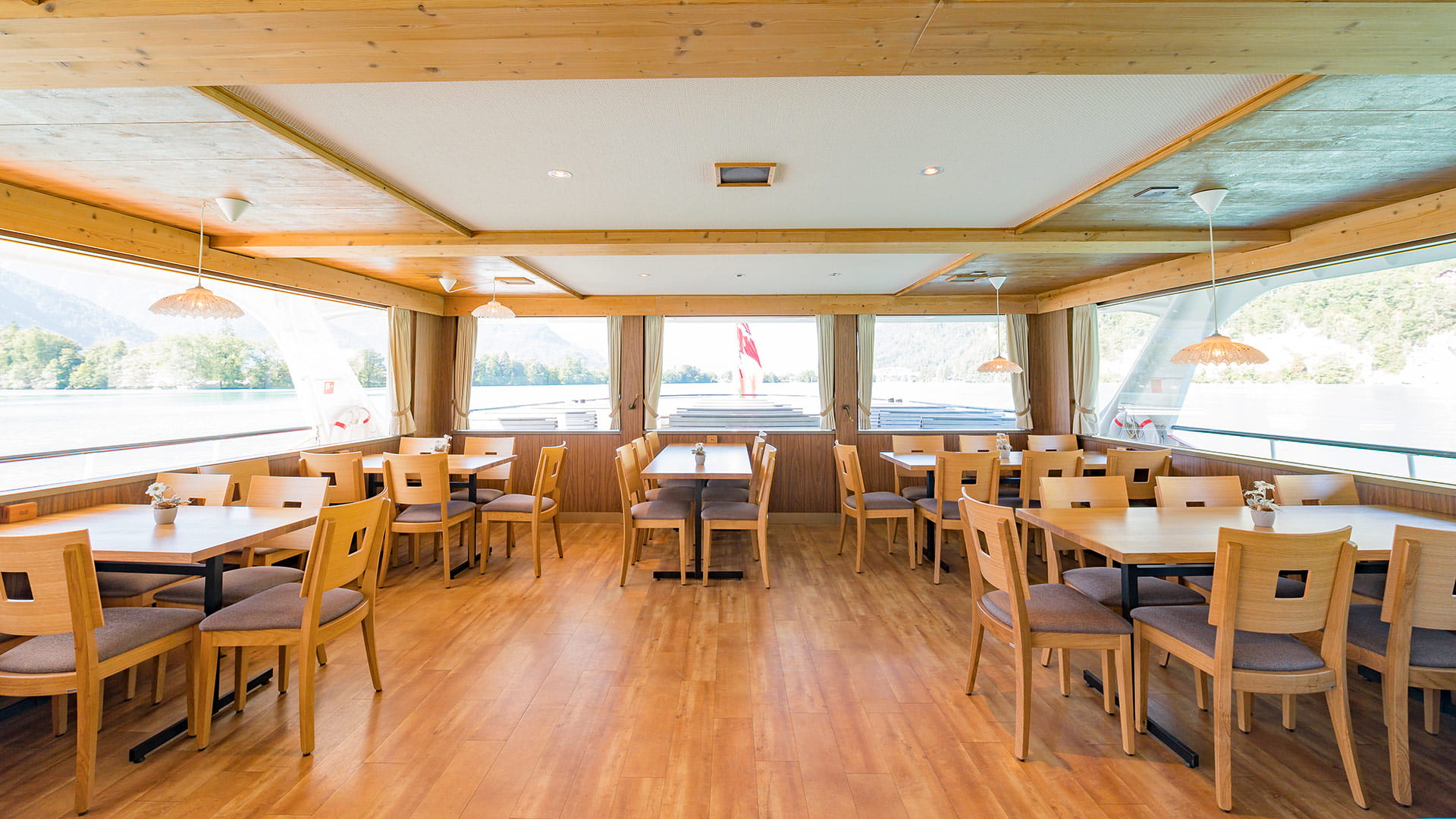 Motor vessel Brienz − Boat Charter Lake Brienz – BLS AG