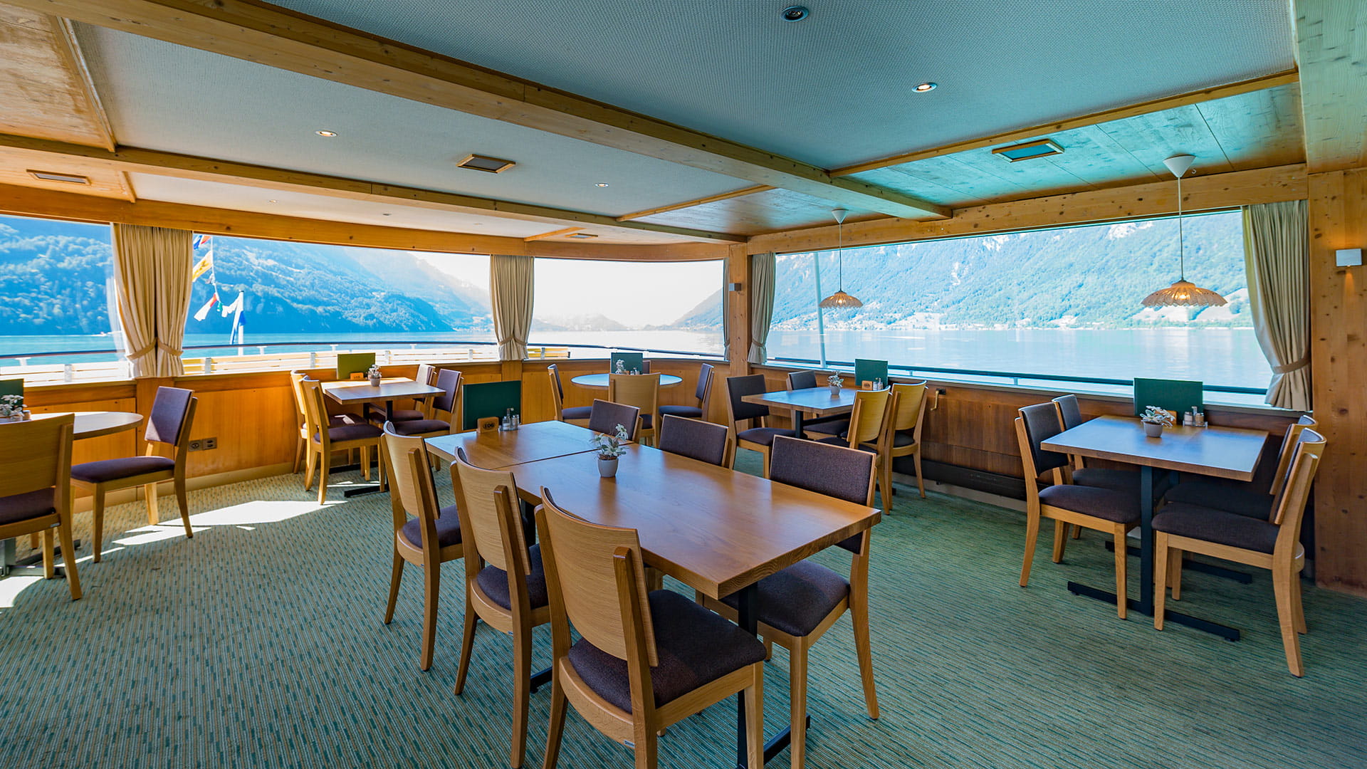 Motor vessel Brienz − Boat Charter Lake Brienz – BLS AG