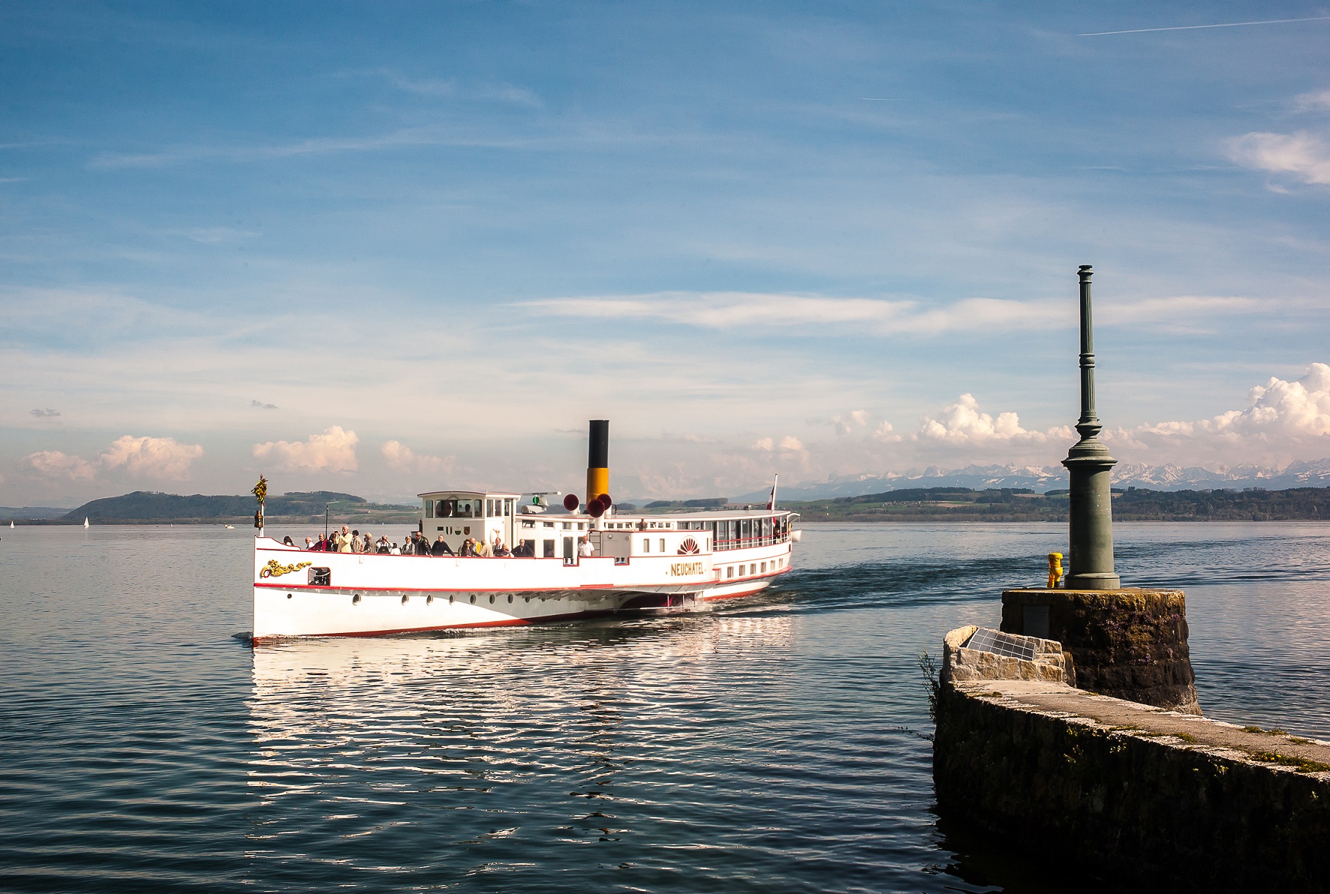 Schifffahrt im Drei-Seen- Land, Start in Murten oder Neuenburg ...