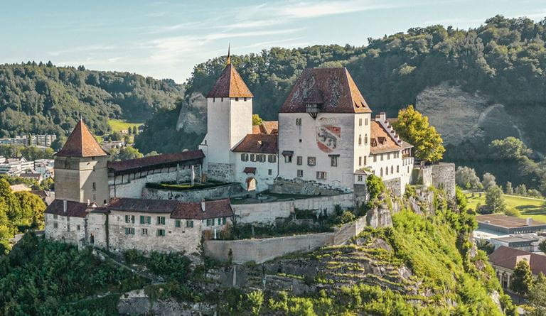 The castles of Lake Thun - Excursions by train