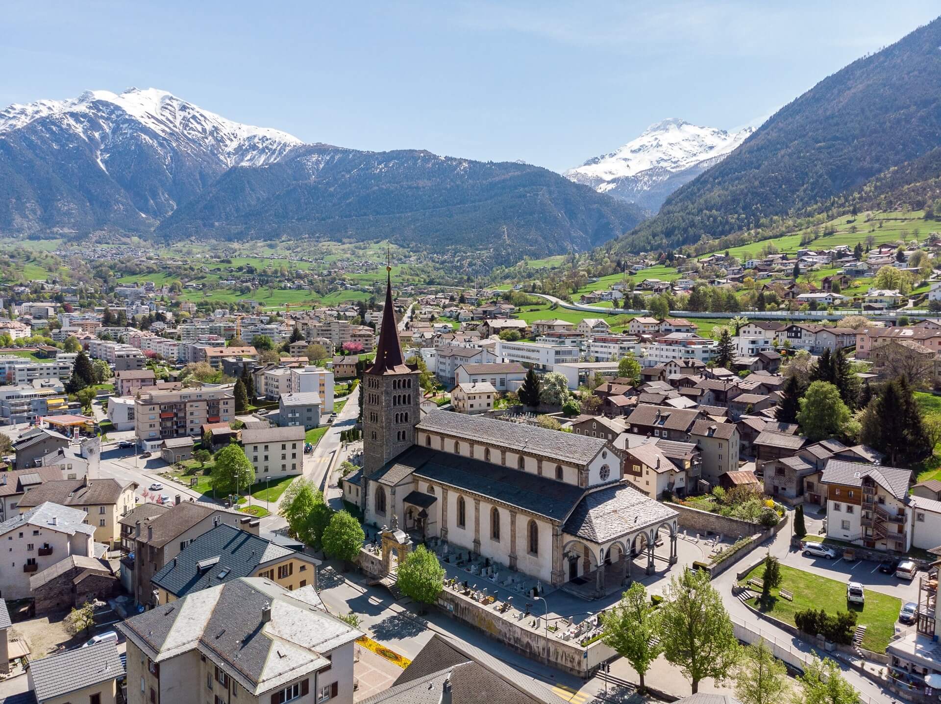Brig, a town in the Upper Valais - Excursions by train