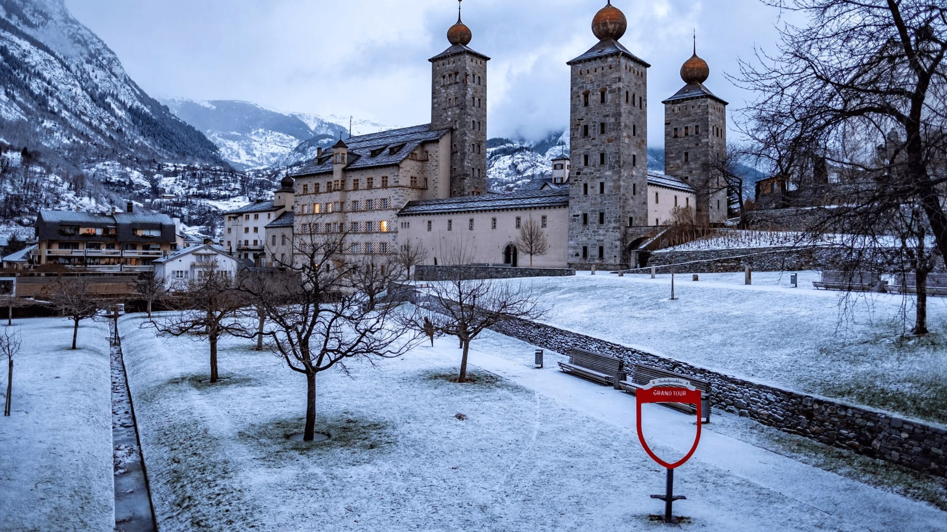 Brig, a town in the Upper Valais - Excursions by train
