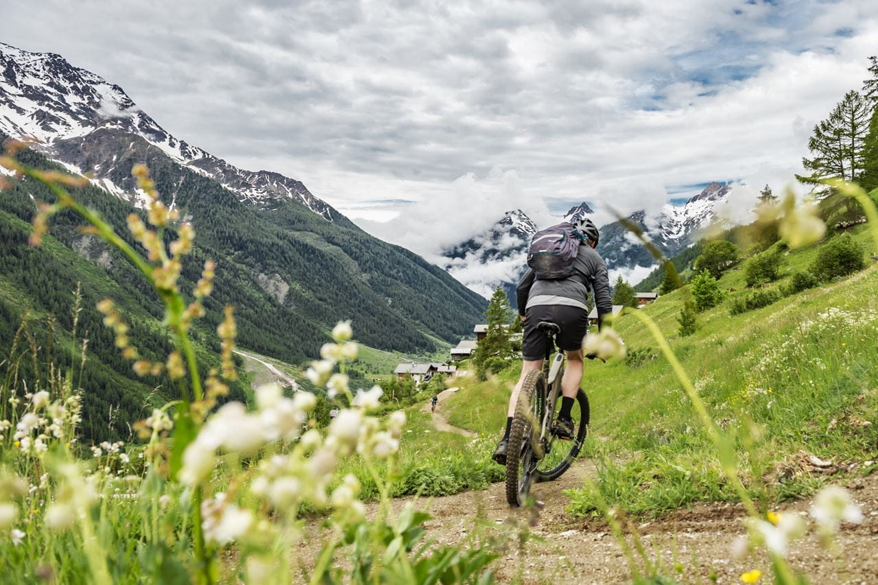 Lötschental - kulturelle Schätze und schöne Berglandschaft