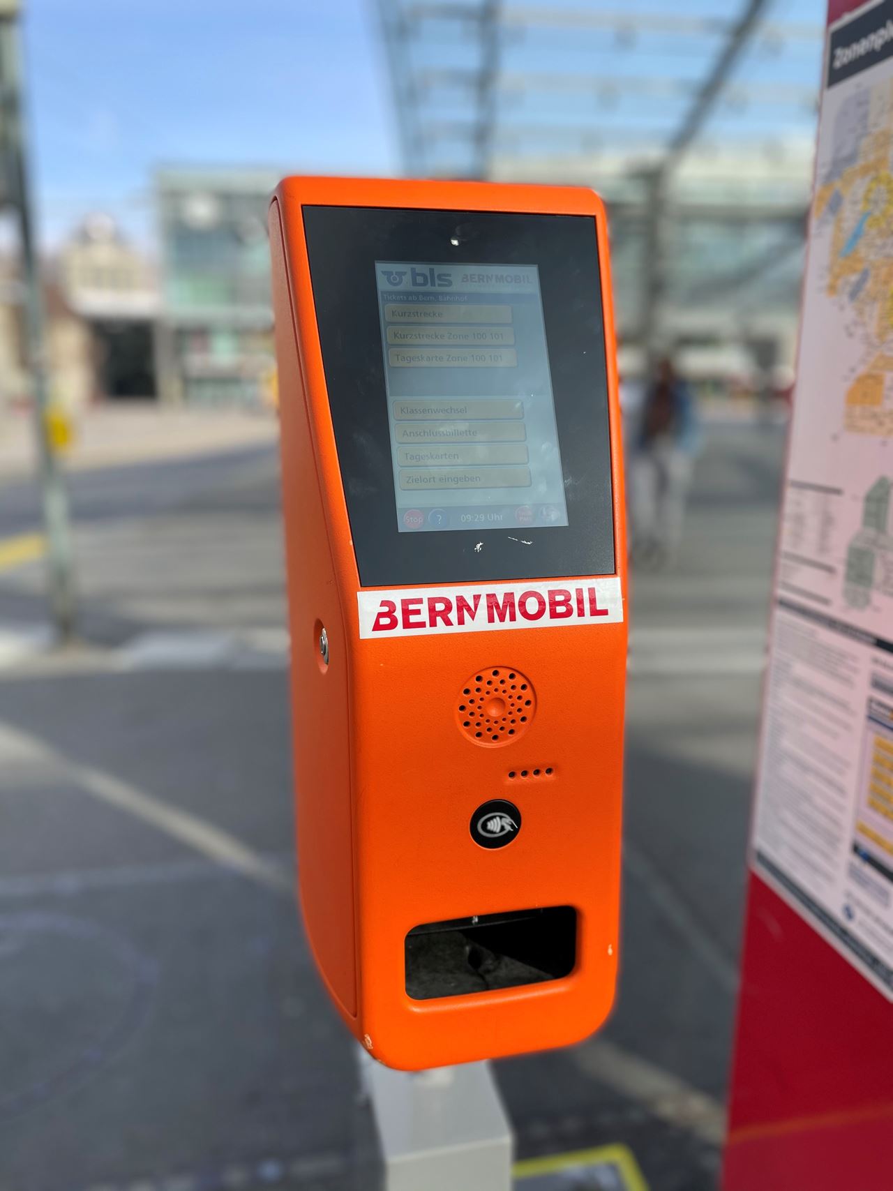 BLS testet neue, bargeldlose Billettautomaten – 22.03.2021 – BLS AG