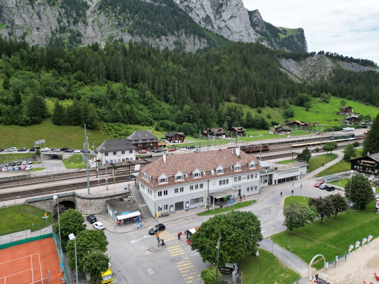 Moderner Bahnhof für Kandersteg