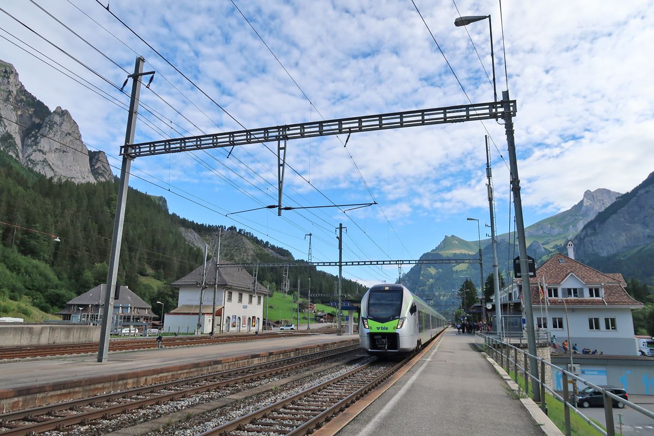 Moderner Bahnhof für Kandersteg